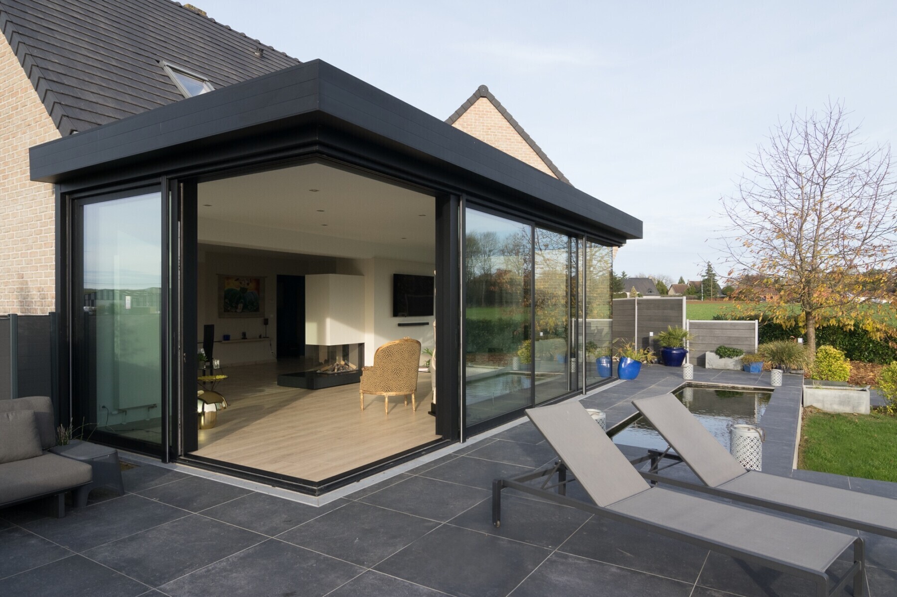 Het glas-op-glas hoekraam: wat, waarom en alternatief